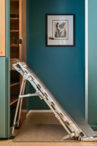 25 DIY Dog Ramp Ideas [Easy To Make] – craftydiyers.com